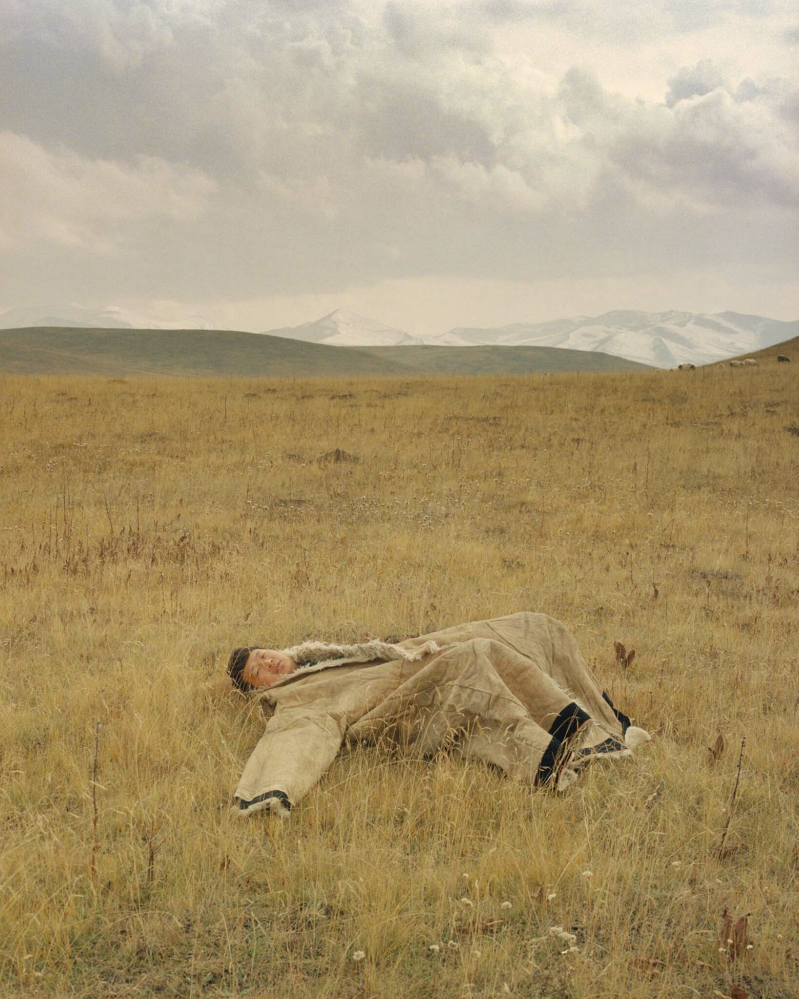 Dyal Thak—A Poetic Photo Series By Kin Coedel About A Human Connection ...