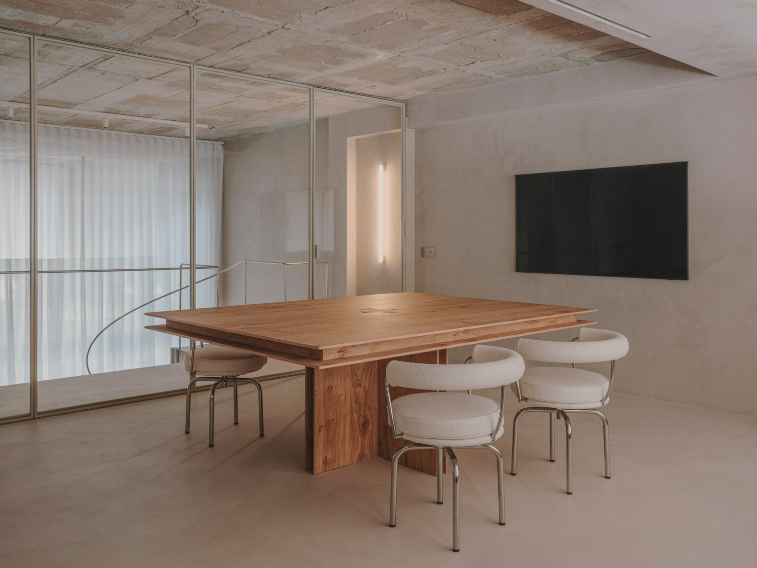 Bright And Dream-like: Andrés Reisinger’s New Studio Designed By Isern ...