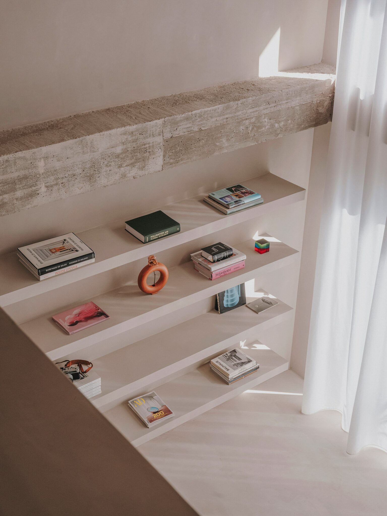 Bright And Dream-like: Andrés Reisinger’s New Studio Designed By Isern ...