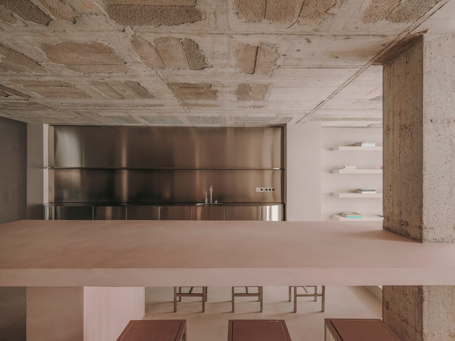 Bright And Dream-like: Andrés Reisinger’s New Studio Designed By Isern ...