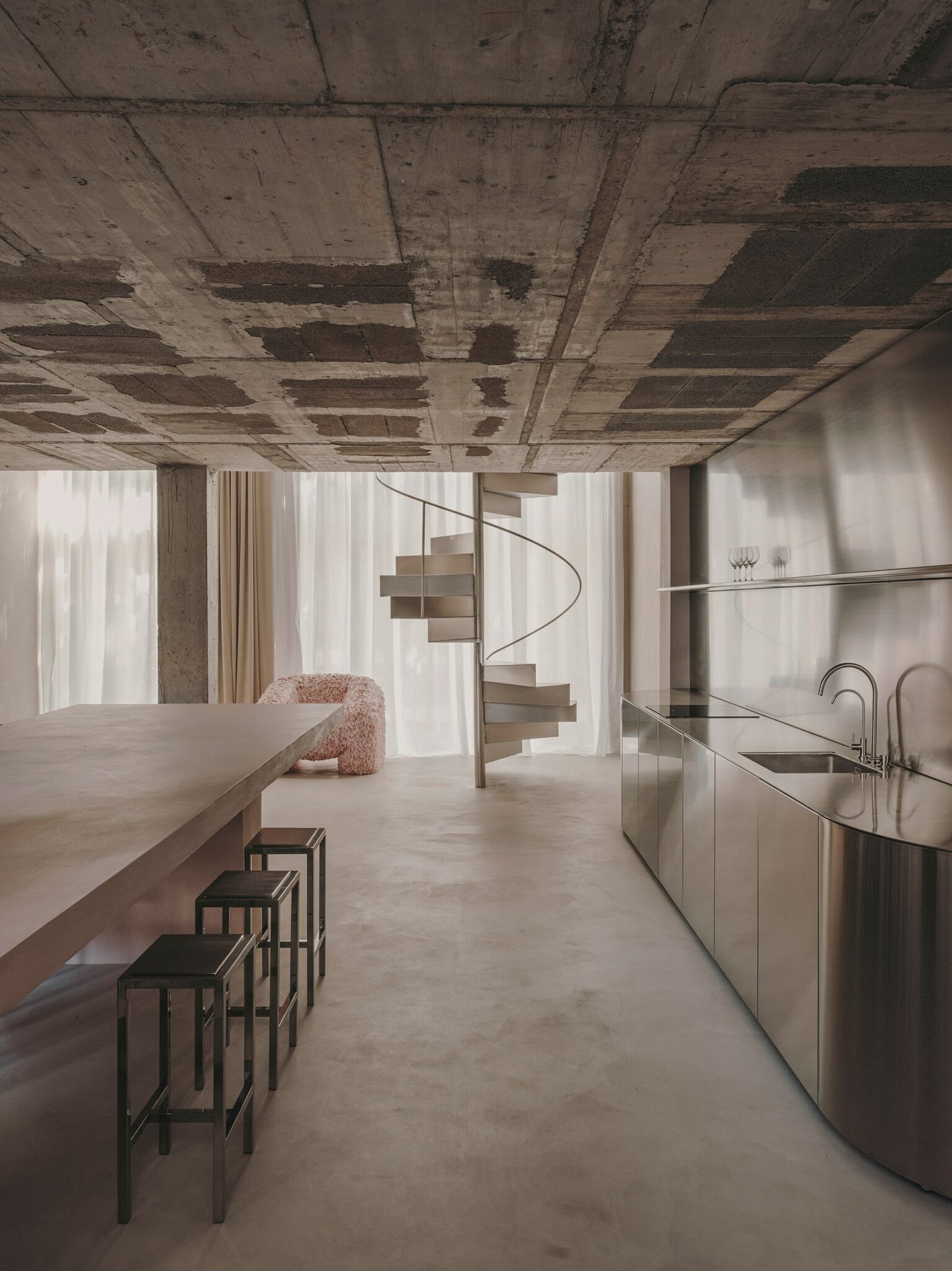 Bright And Dream-like: Andrés Reisinger’s New Studio Designed By Isern ...