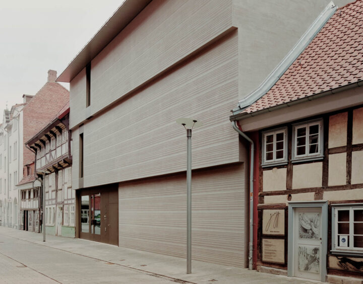 Blending In While Standing Out: The Duplex, By Atelier ST - IGNANT