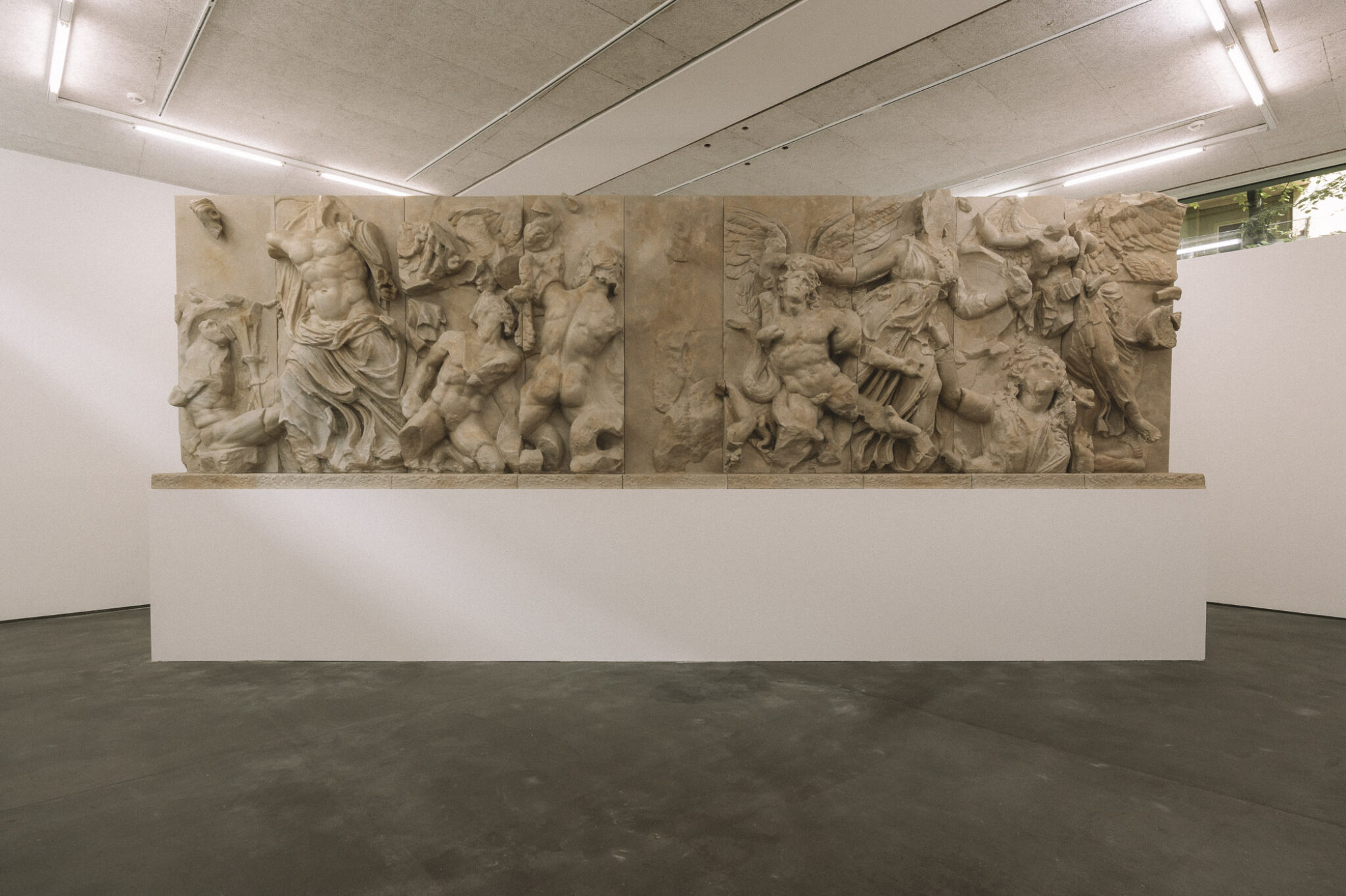 “History is a Battleground”: Zuzanna Czebatul and the Pergamon Altar ...